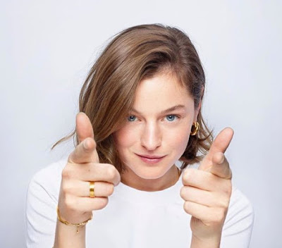 Quem é Emma Corrin, de The Crown