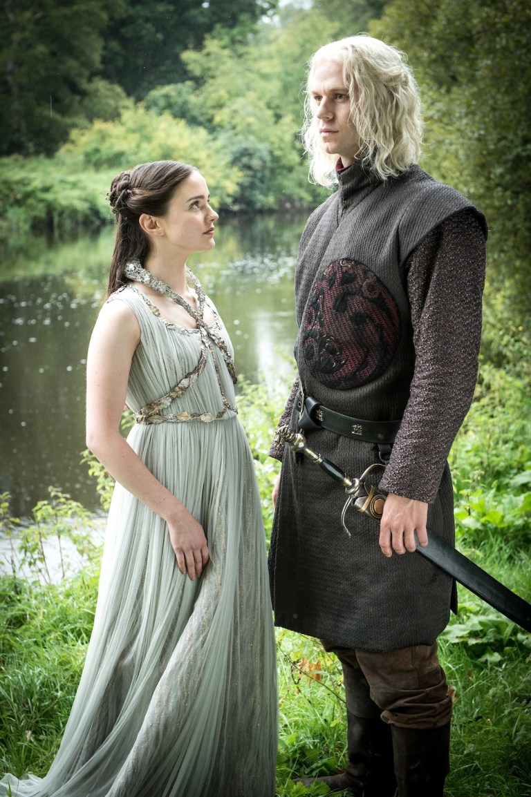 Jon Snow: Lobo e Dragão. Fogo e Gelo. Também último Targaryen