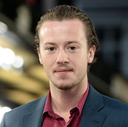 Príncipe, roqueiro, guarda. Joseph Quinn sempre se destacou